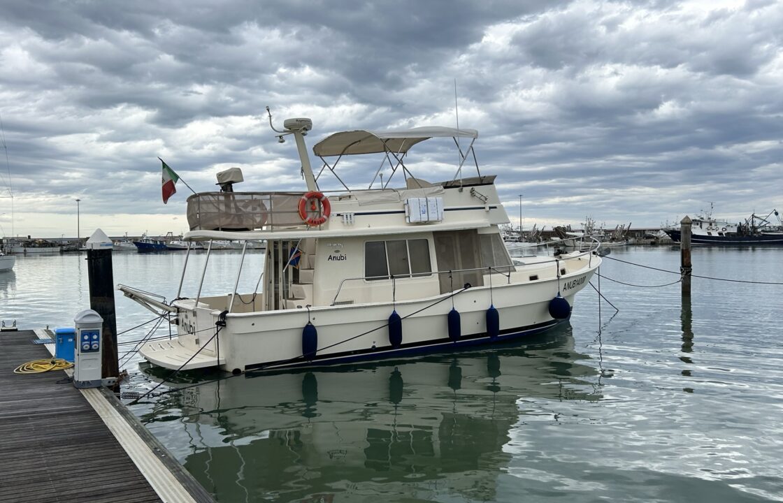 Mainship Trawler Yacht 400: Cerchi barche americane usate?